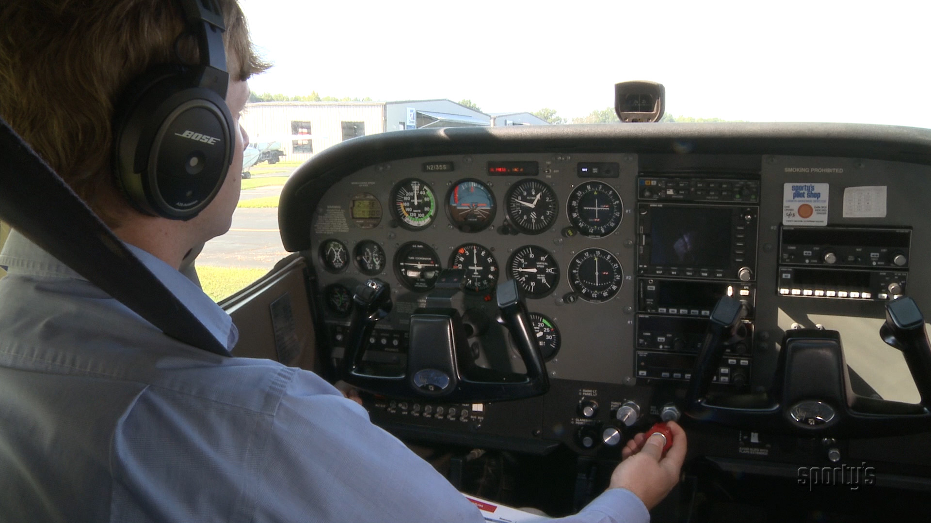 Video Tip: Starting the airplane engine : Flight Training Central