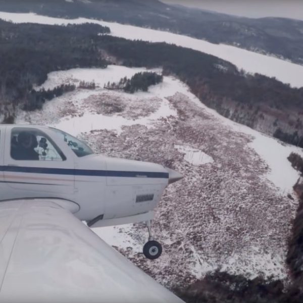 Video: landing on an ice runway : Flight Training Central