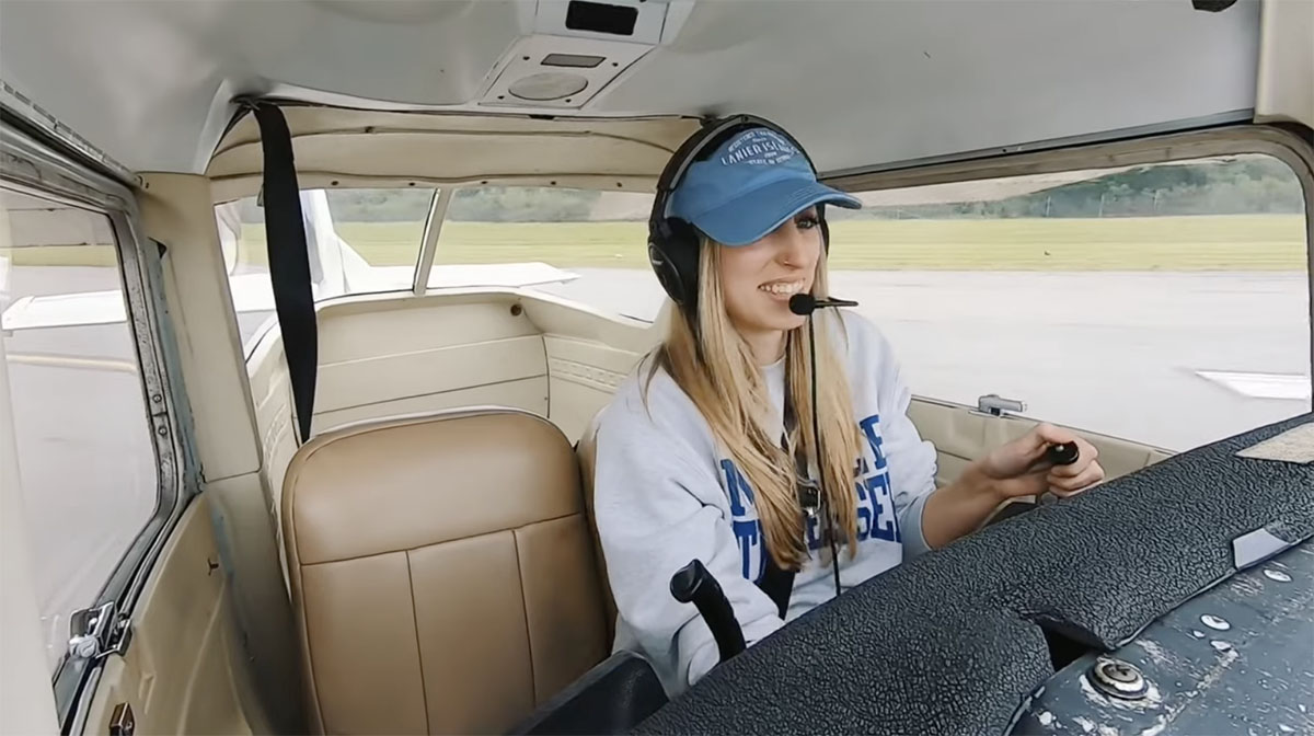 Video: first solo in a Cessna 152 : Flight Training Central