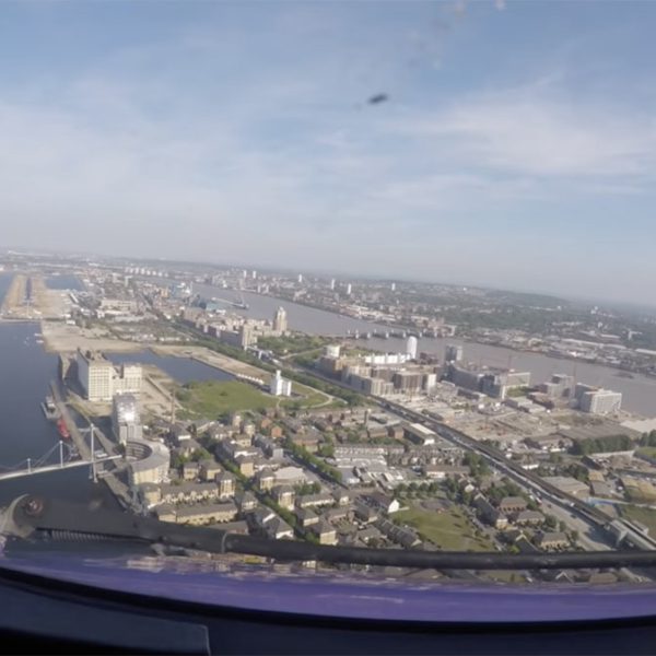 Video: Steep approach into London City Airport : Flight Training Central